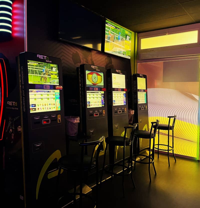 Salón de juego - Comercial Redecan